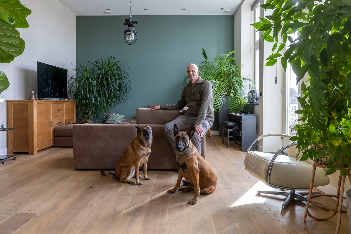 Vader en zoon verkopen karakteristiek appartement in voormalig ...