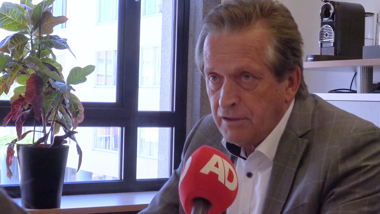 Onderwijswereld reageert geschokt op ‘live’ mishandeling van docente ...