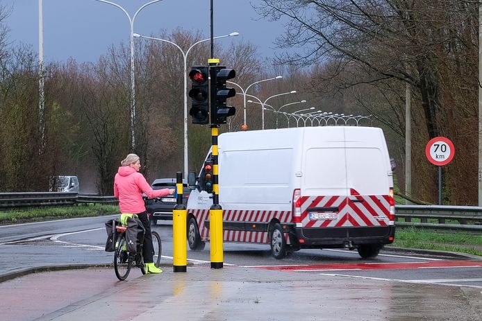 “Verkeersveiligheid mag niet ten koste gaan van vlotte doorstroming”: gemeente vraagt AWV om ...