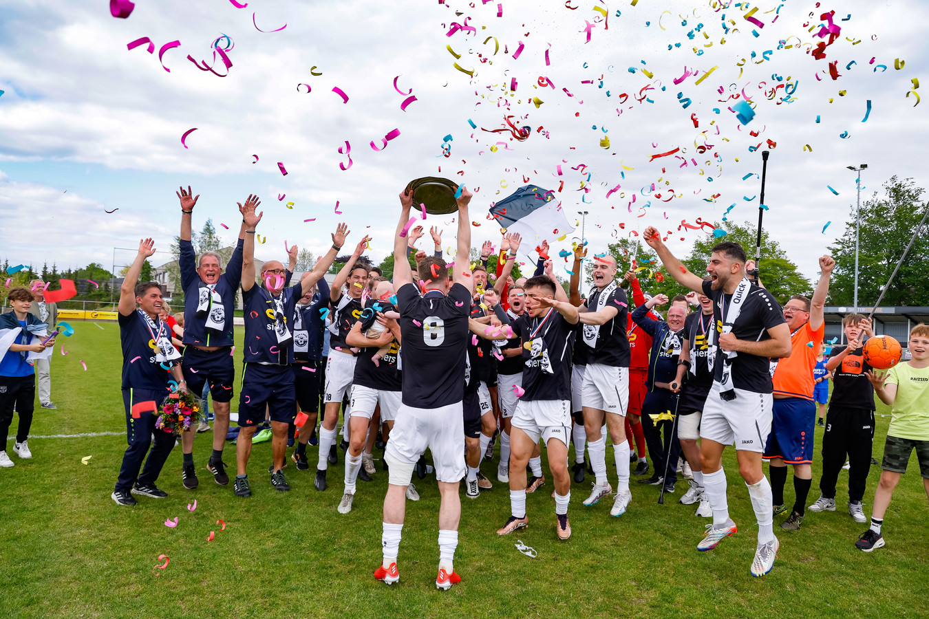 Dit zijn ze: de kampioenen uit deze regio! | Foto | gelderlander.nl