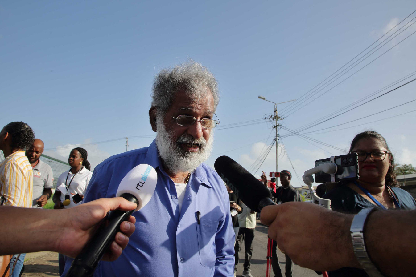 Waarom zit Bouterse nog niet achter slot en grendel? ‘Misschien met de ...