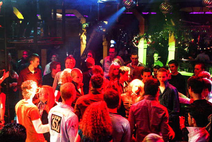 Herinneringen ophalen bij reünie discotheek The Warehouse: ‘Die periode ...