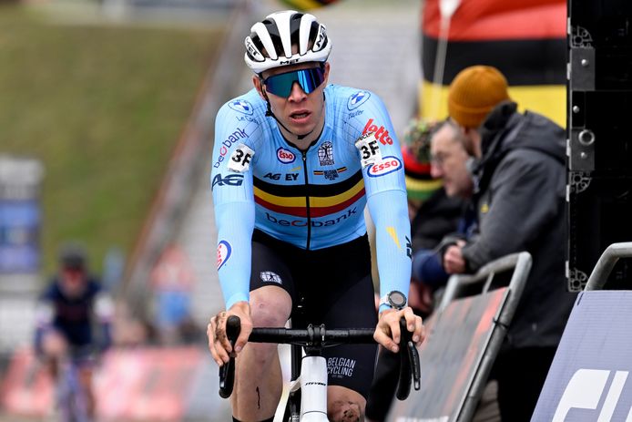 België pakt eerste medaille op WK veldrijden, Sweeck en co rijden naar brons in Mixed Relay ...