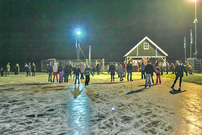 De eerste vorst is al weer bijna voorbij, maar de Werkendamse ijsclub ...