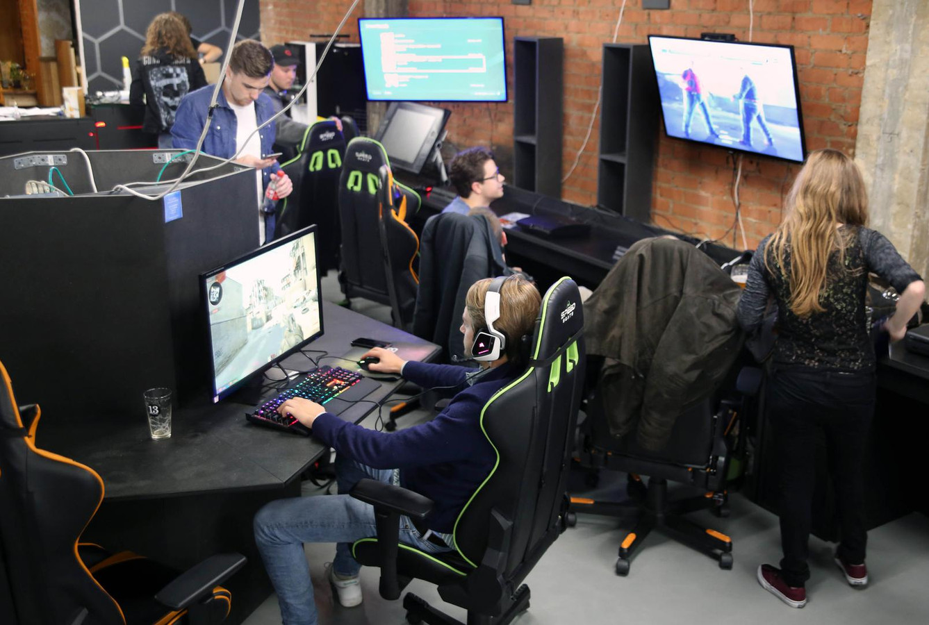 Gamehal reikt hand naar studenten | Foto | hln.be