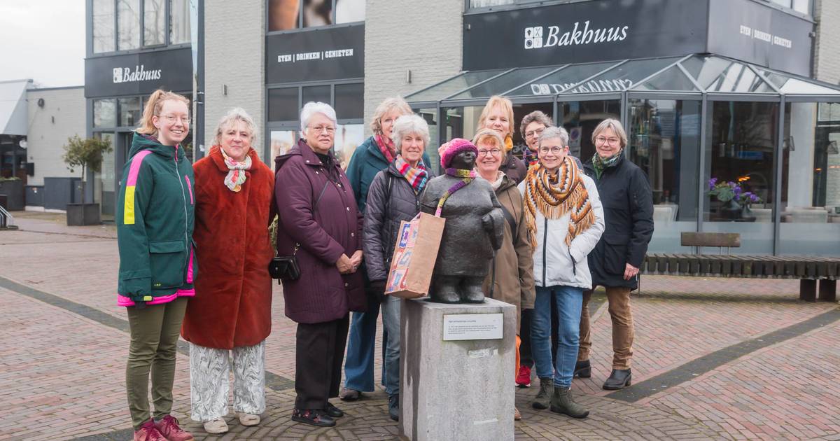 Breicafé Olst geeft kunstwerken een kleurrijk accent: ‘Breien ...