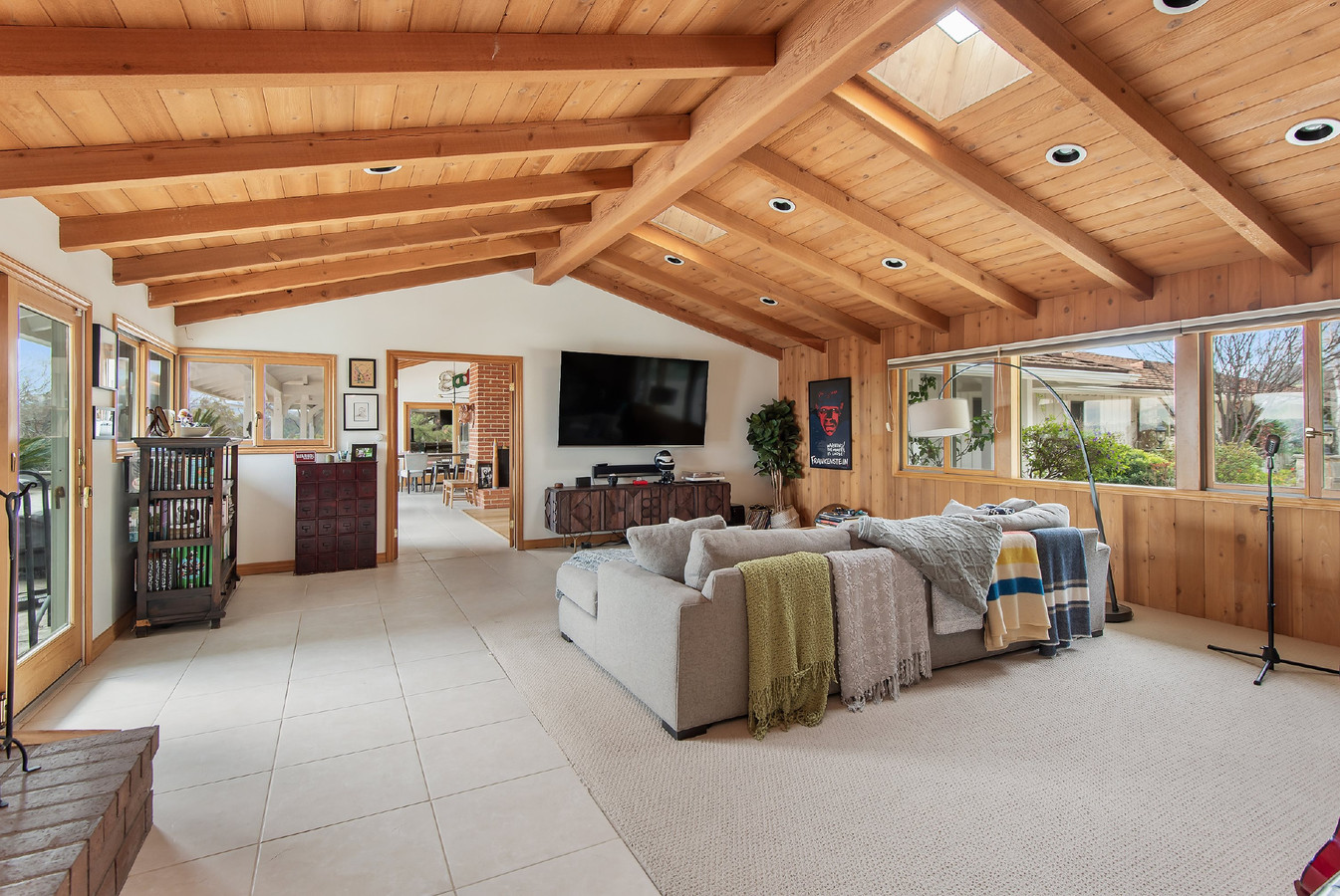 BINNENKIJKEN. Van immense ranch tot ‘bunker’ in Malibu: dit zijn de ...