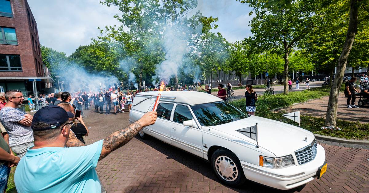 Nieuwsoverzicht | Indrukwekkend afscheid voor Arie den Dekker - Café ...