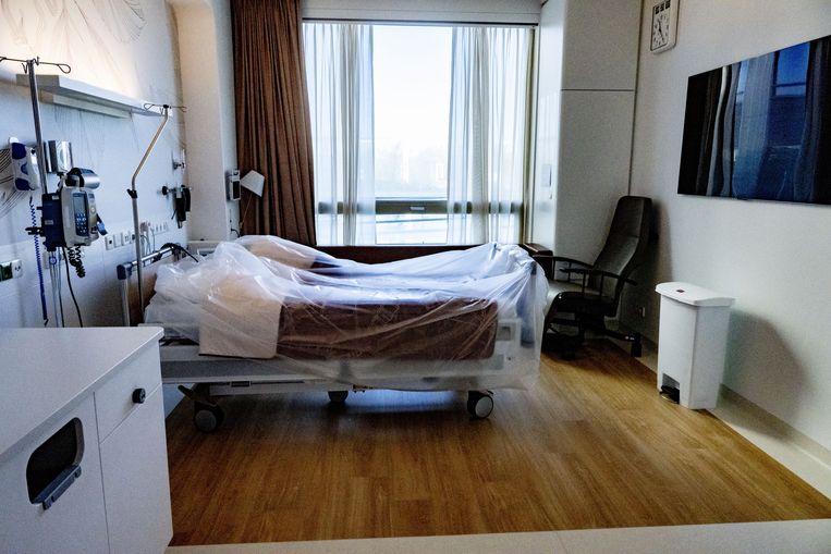 Zorgmedewerkers mijden zelf zorg uit angst voor de rekening | Trouw