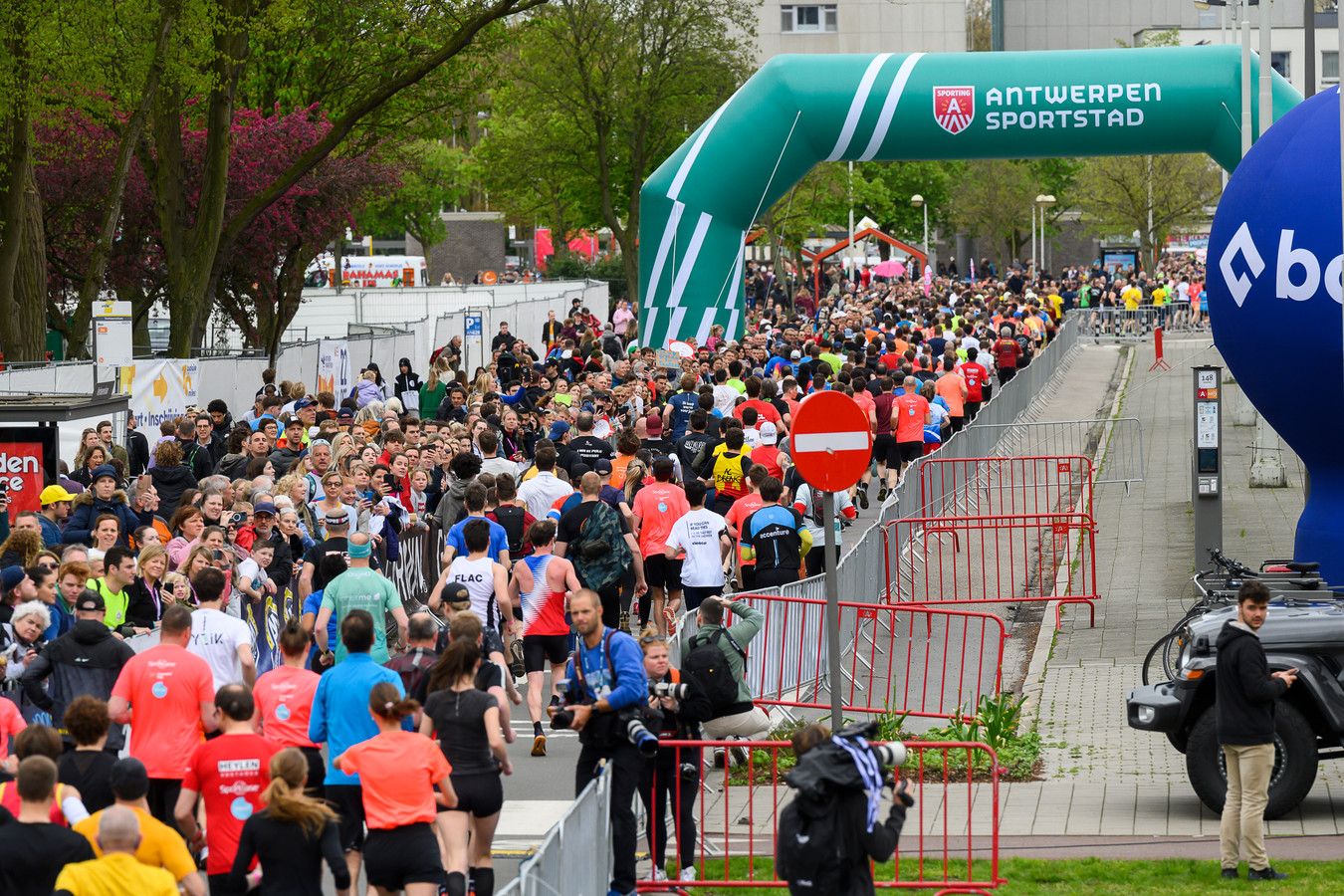 IN BEELD. Dit was de 10 Miles in 25 opvallende beelden | Foto | hln.be