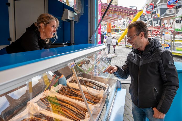 Niemand weet waarom, maar kermis in Terneuzen: dat is paling eten ...