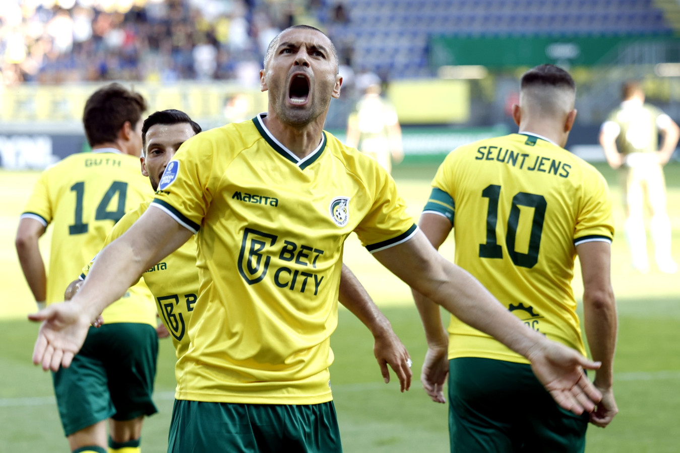 Circus Burak Yilmaz komt naar Nijmegen: ‘Het gaat alleen maar over ...
