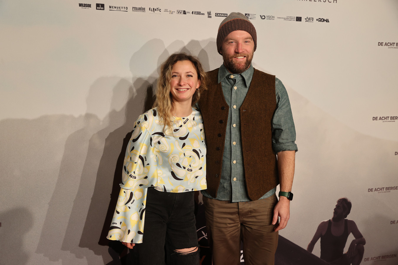 IN BEELD. Cast van ‘Zillion’ keurt ‘De Acht Bergen’ | Foto | hln.be