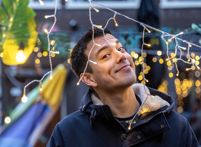 Cabaretier Andries Tunru (31) brak door met Slimste Mens en staat nu op ...