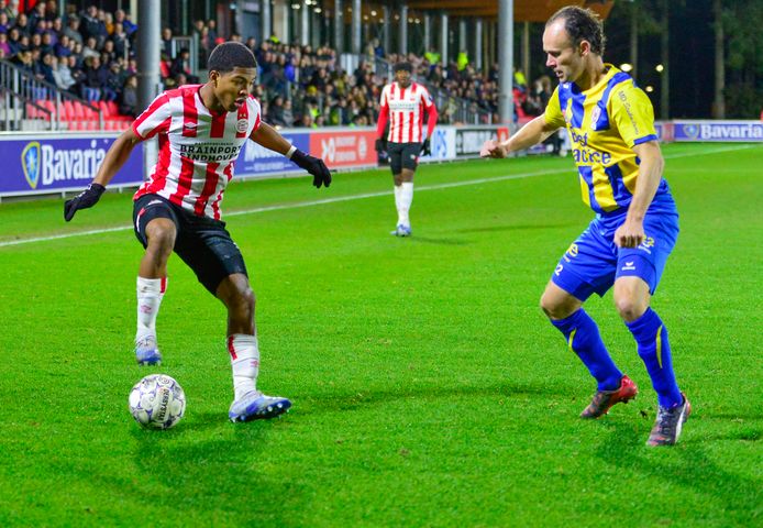 Shurandy Sambo geniet van het stapje omhoog bij Jong PSV: ‘Je leert ...