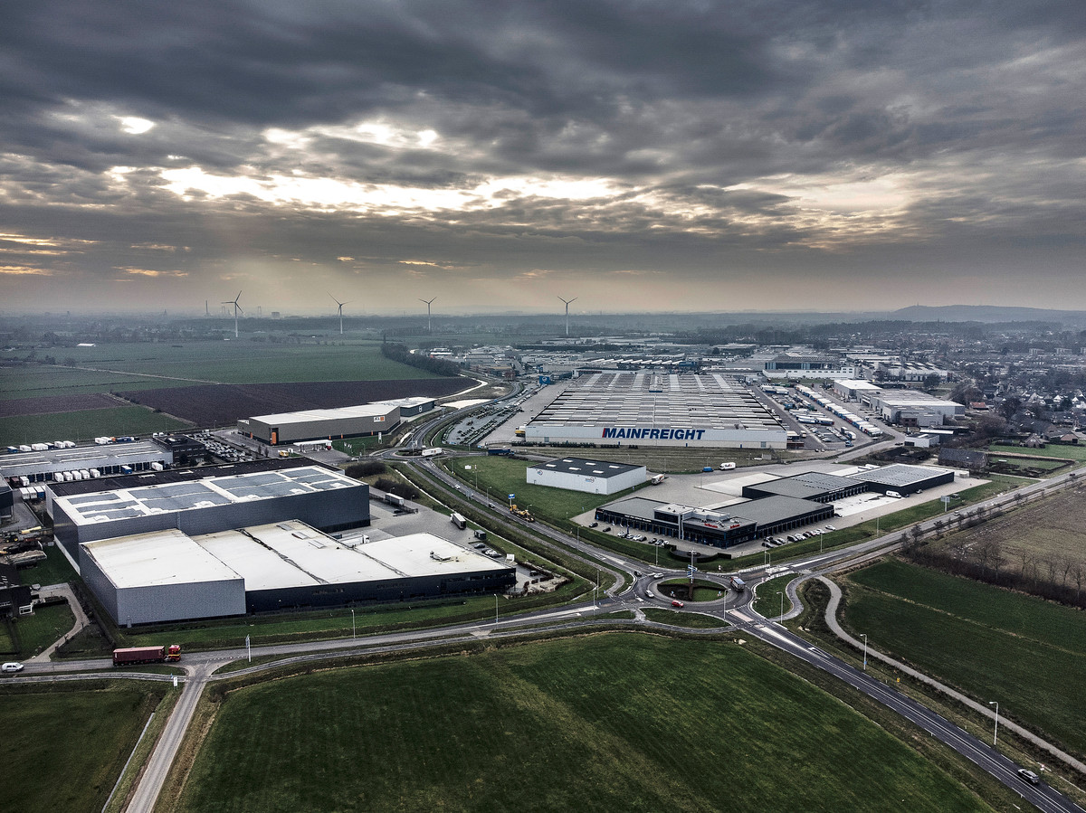 Wees véél strenger met eisen voor XXL-bedrijfshallen, zegt deze ...