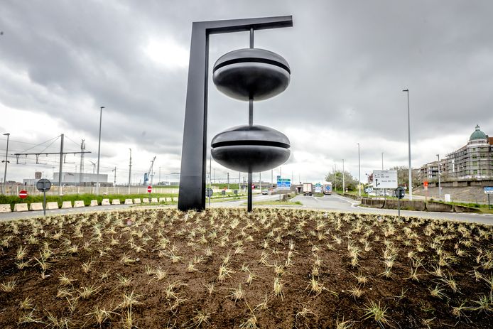 Nu helemaal klaar: kunstwerk Tide Bell brengt getijden in Zeebrugge tot ...