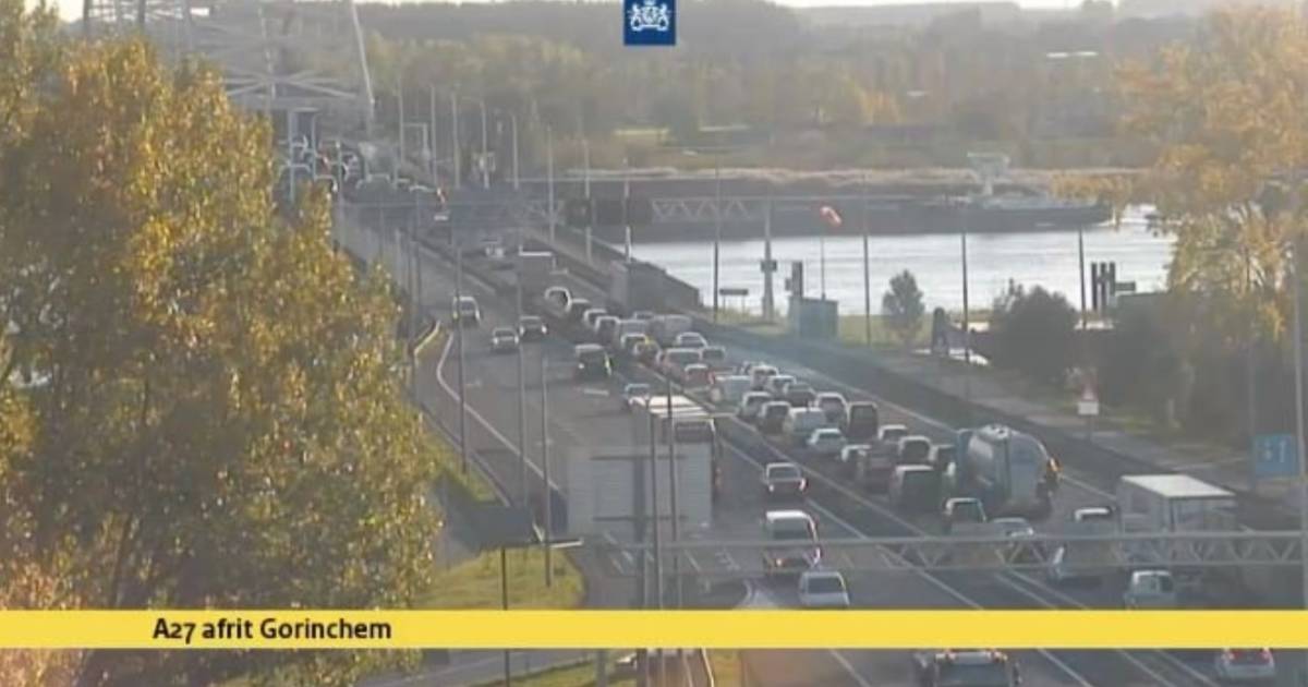 A27 vrijgegeven na ongeluk bij Werkendam, vertraging richting Breda neemt af | Rivierenland | AD.nl