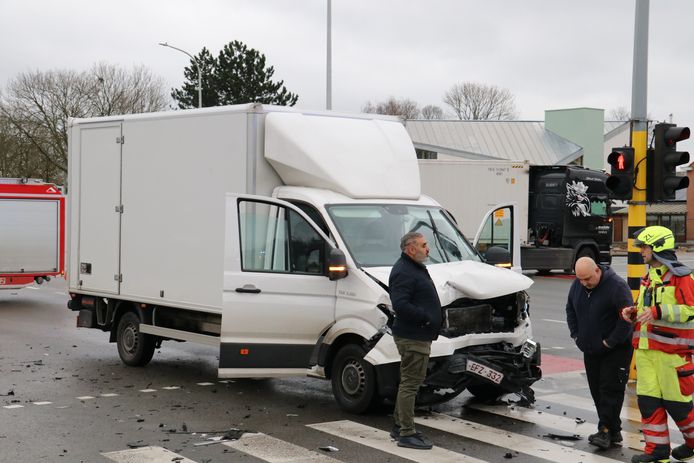 Bestuurder zwaargewond na hevige klap op Europalaan | Zele | hln.be