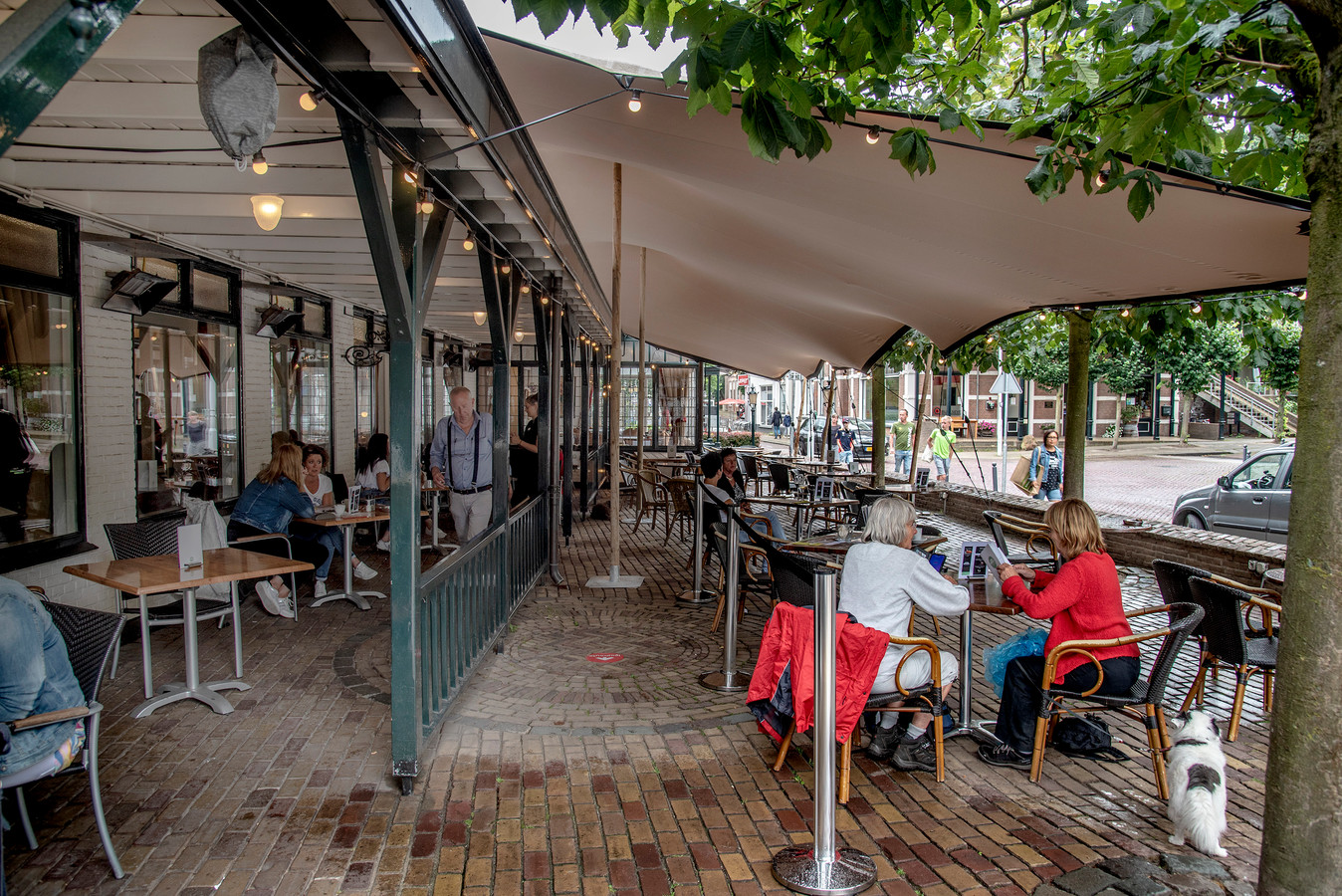 Sneller overkapping horecaterras in Berg en Dal | Foto | AD.nl
