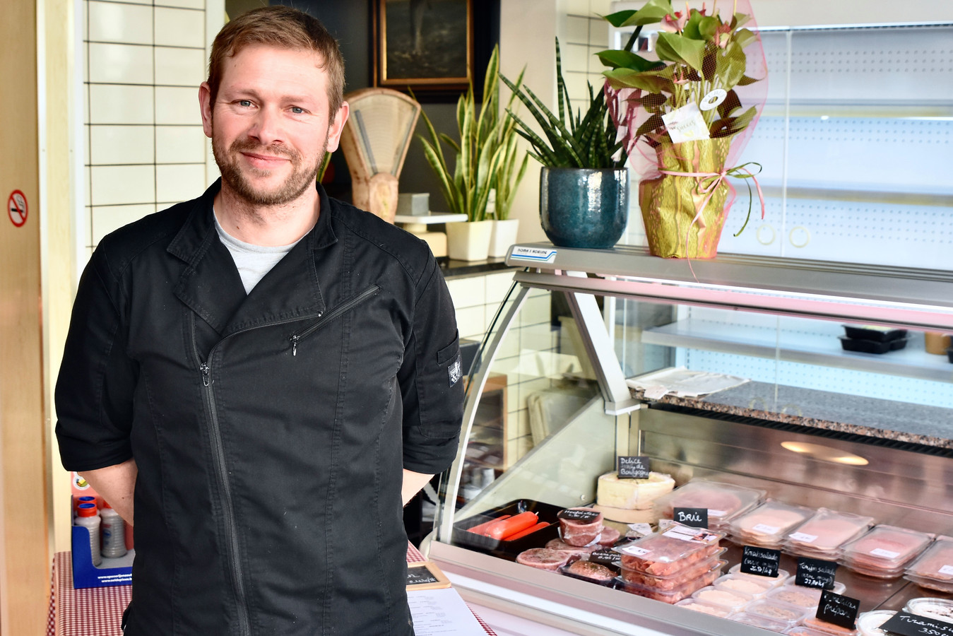 Ooit dakwerker, nu chef-kok in zijn eigen zaak: Roy (34) neemt An ...