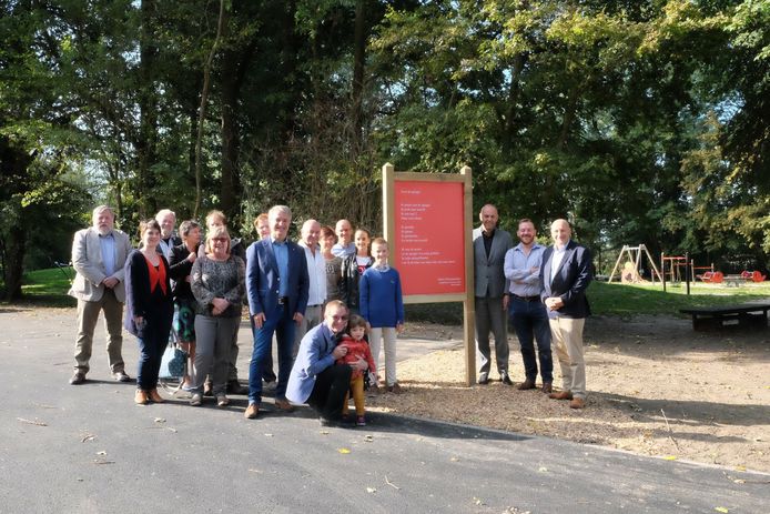 Gedichten Dario en Eline krijgen plek op speelplein en zaal Racing ...