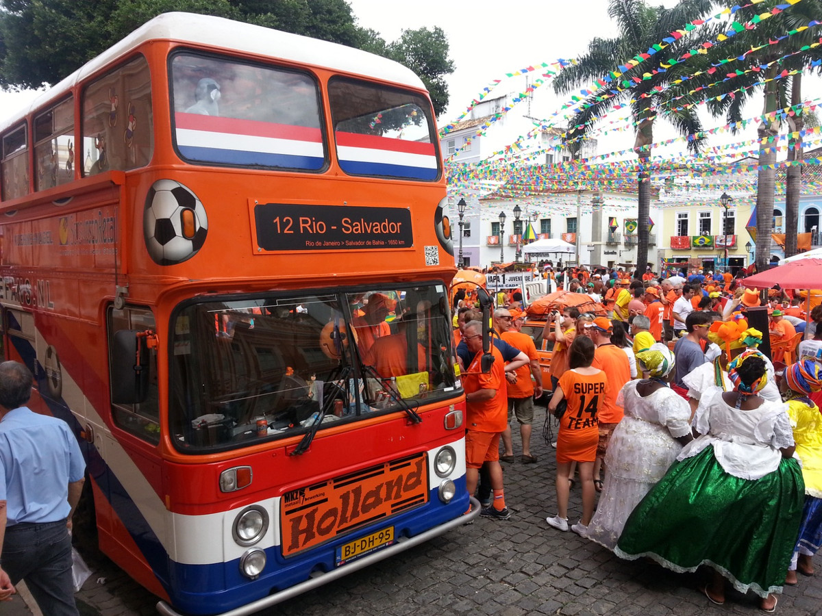 Oranjemars met opvallende dubbeldekker wekt bewondering tot in Amerika ...