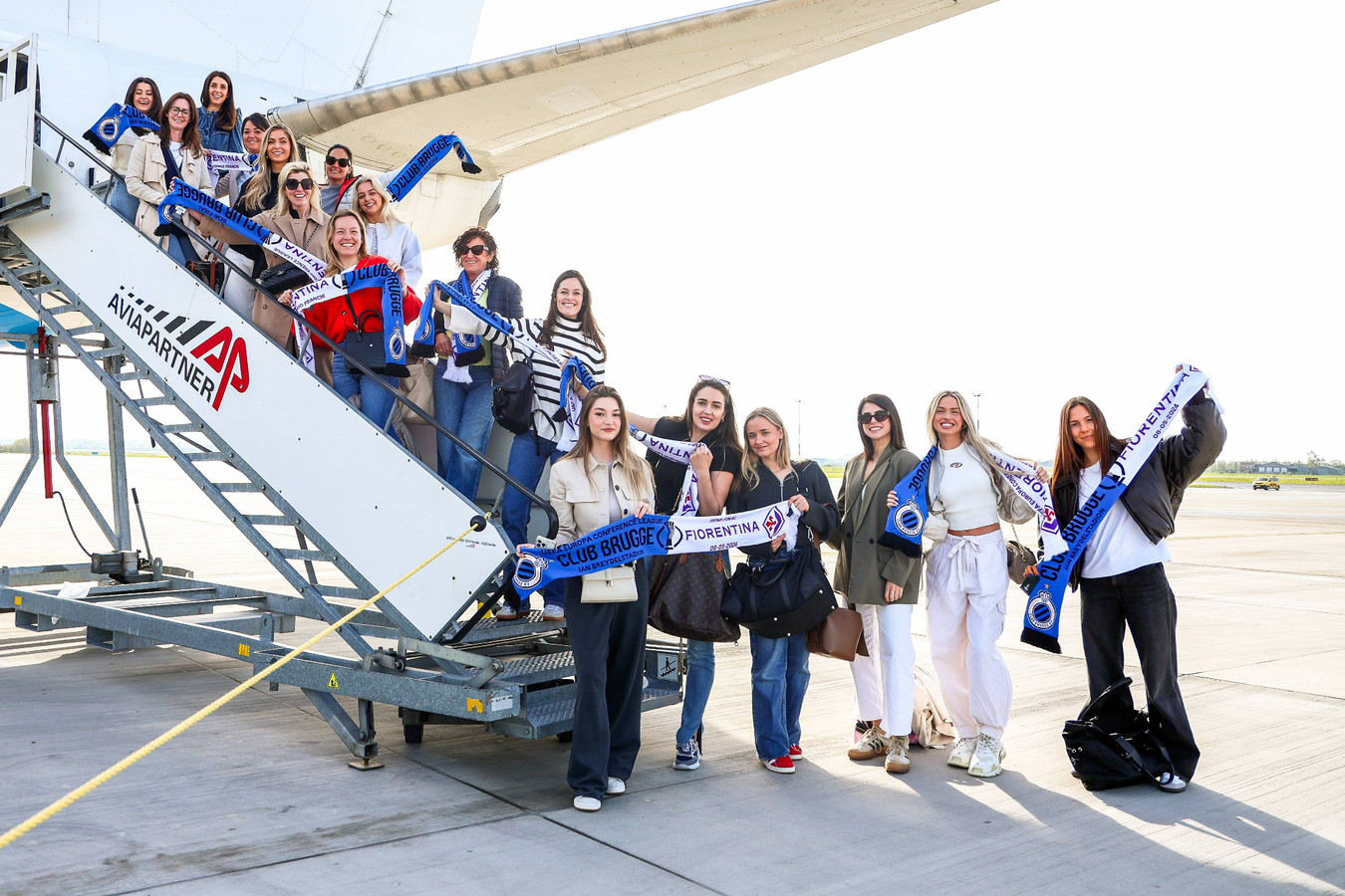 Club neemt 16 spelers- en trainersvrouwen mee naar Firenze, maar ...