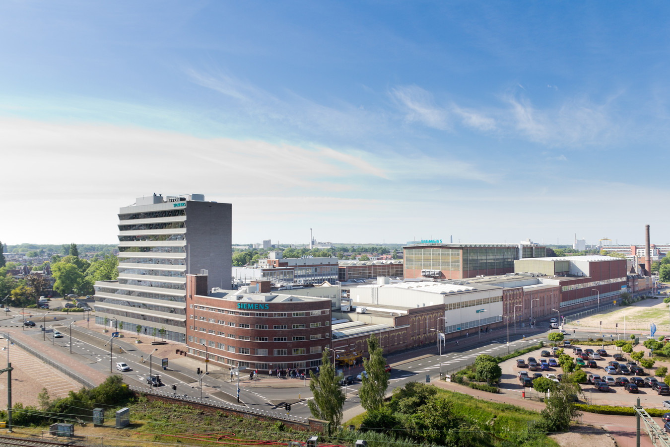 400 werknemers Siemens Hengelo houden baan na overname VDL | Foto ...