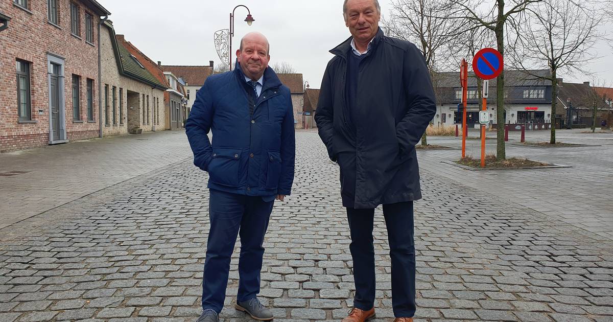 Kasseien in dorp Poeke moeten eruit, maar keren terug: “Het lijkt hier ...