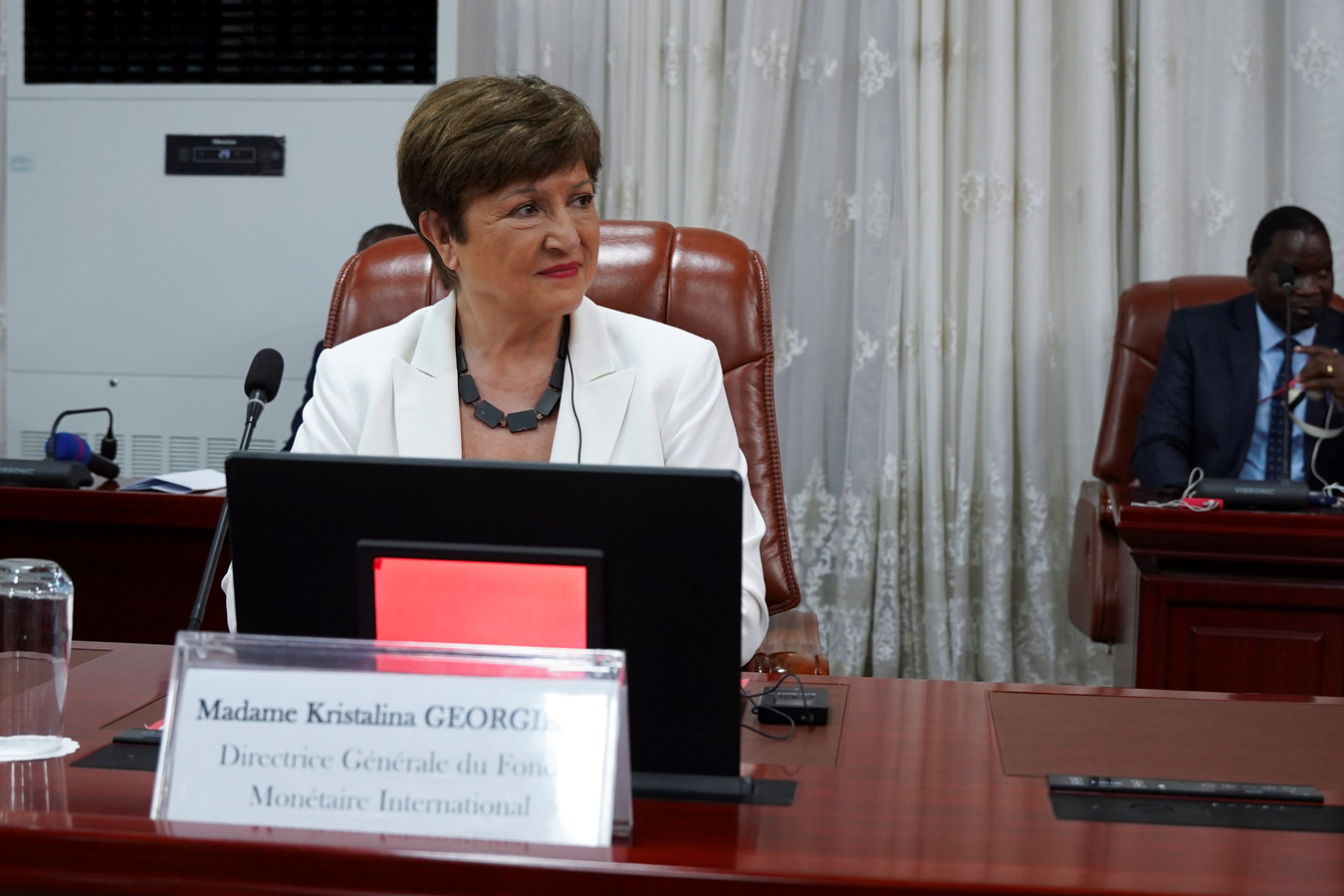 Suriname krijgt ruim 600 miljoen euro steun van IMF | Foto ...