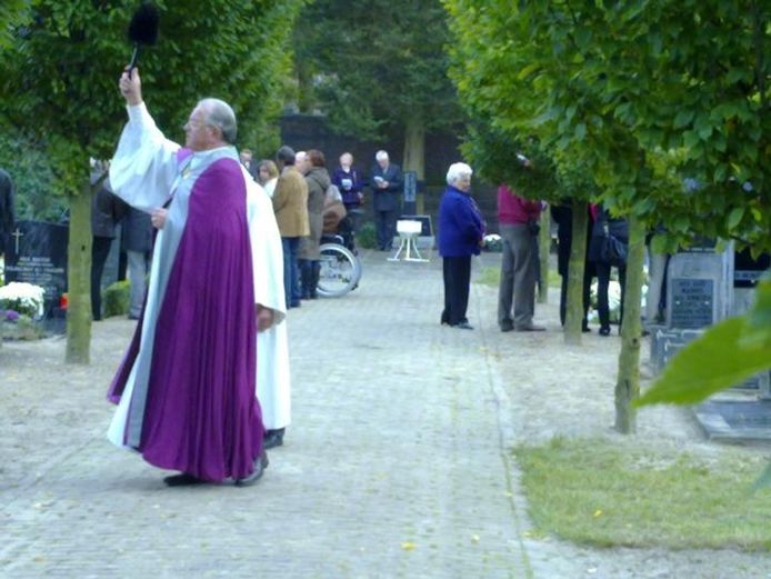 Vertrokken diaken Renders blijft Rosmalen trouw | 's-Hertogenbosch | bd.nl