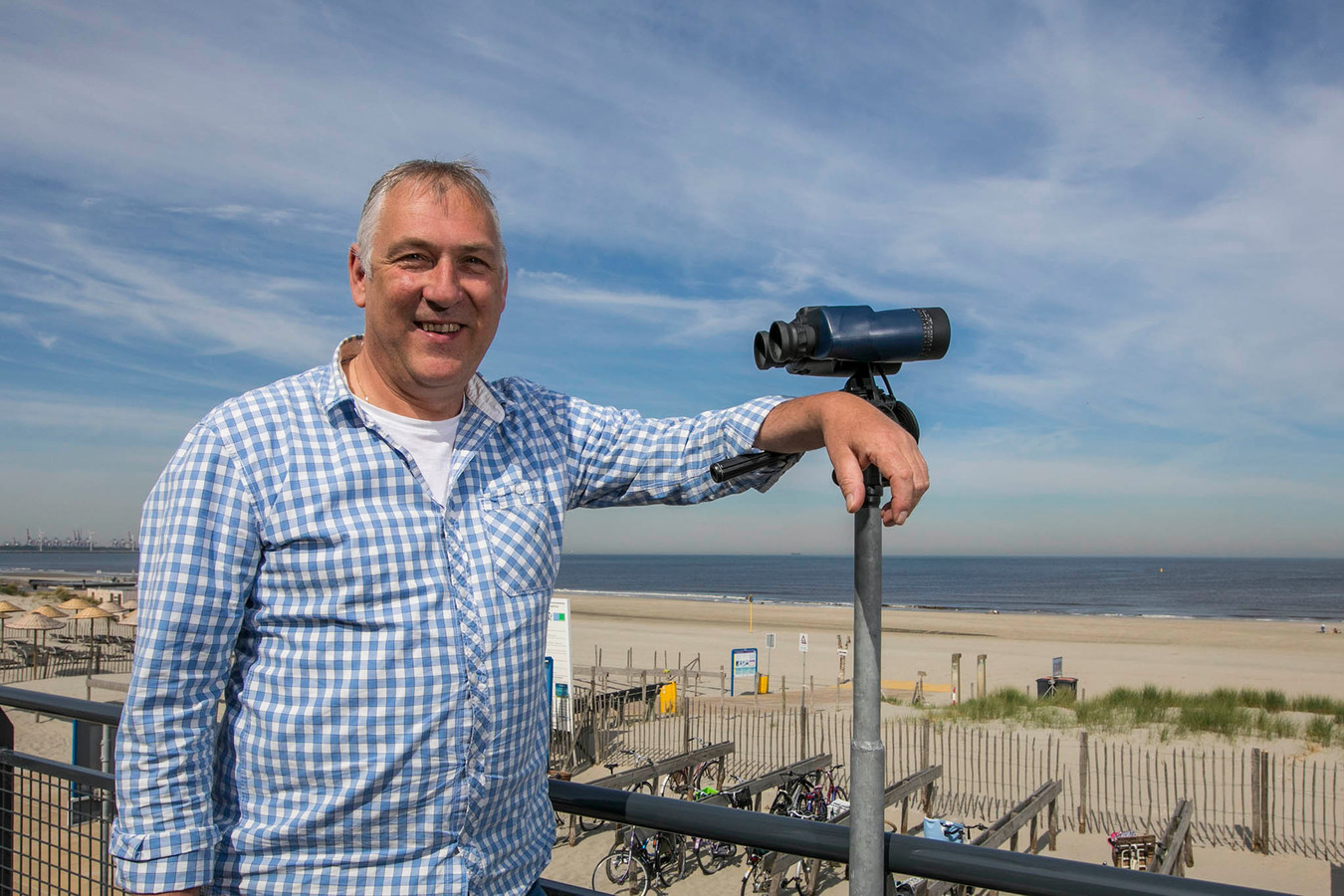 De redder heet nu lifesaver | Foto | AD.nl