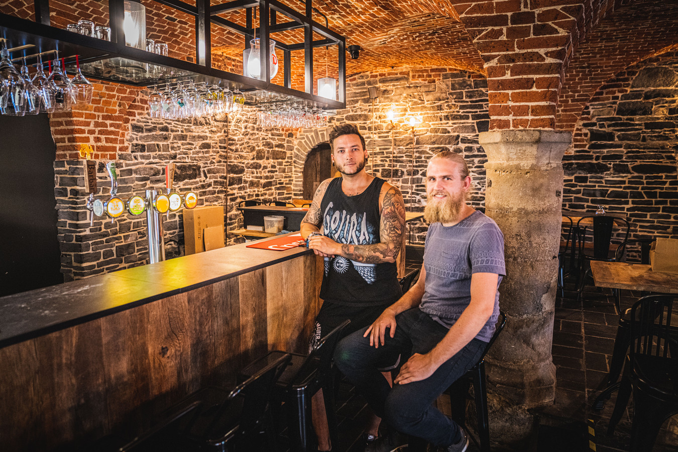 Bar-Baer opent: historische kelder transformeert naar sfeervol eetcafé ...