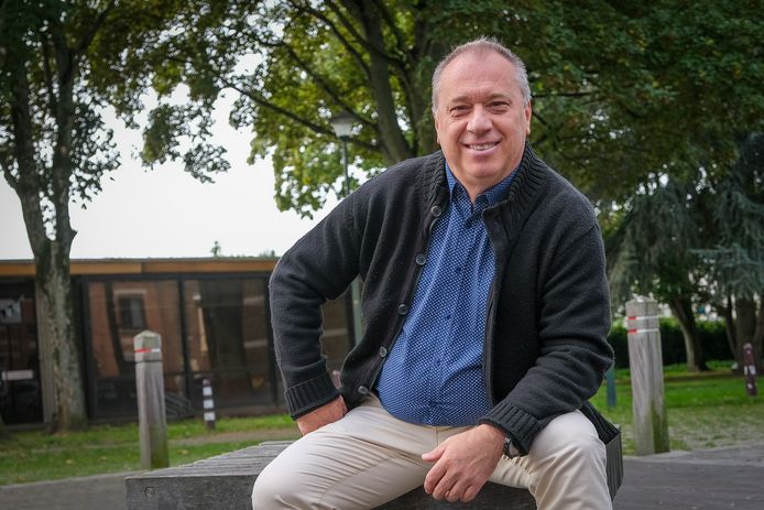 Half jaar nadat Dirk Philips (53) door het oog van de naald kroop, is schepen opnieuw actief ...