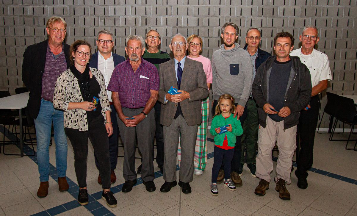 Puurs-Sint-Amands deelt prijzen uit aan winnaars bebloemingswedstrijd ...