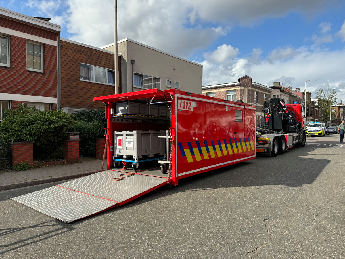 Vrouw (26) komt om bij zware woningbrand in Deurne | Foto | hln.be