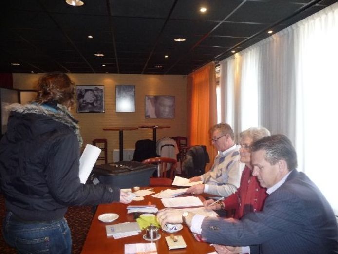 Voorzitter stembureau stadhuis: prognose opkomst 65 procent | Den Bosch ...