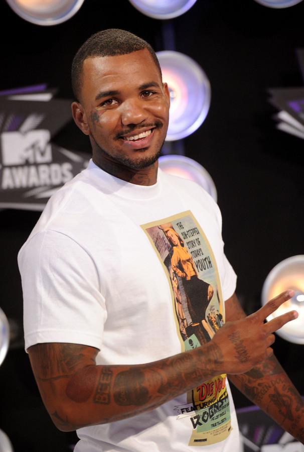 Le rappeur The Game crache sur ses fans | Foto | 7sur7.be