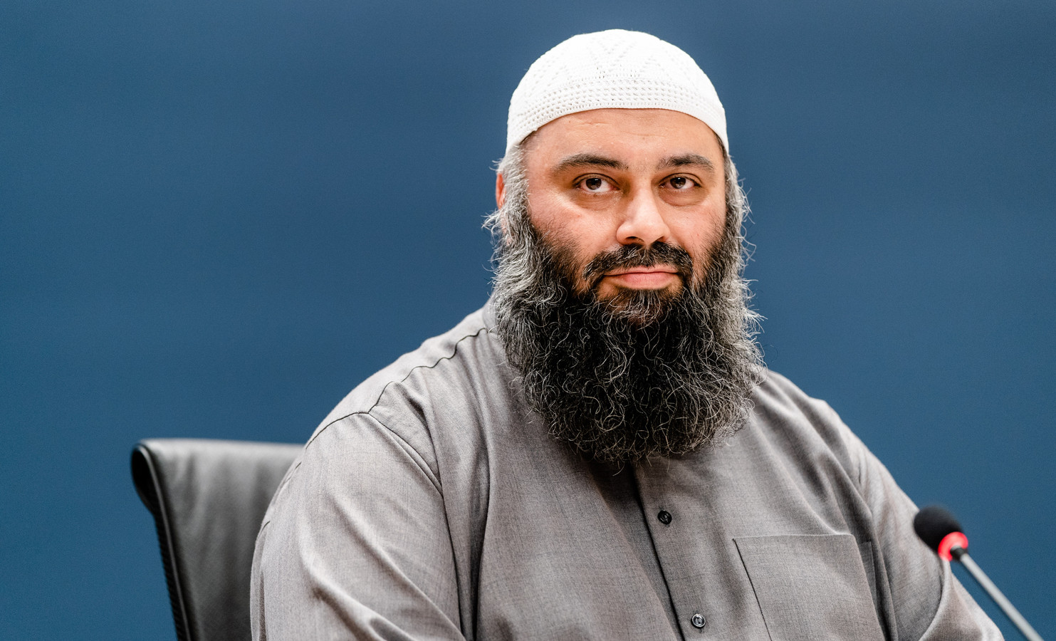 Justitie liet omstreden imam alFitrah-moskee vier jaar lang ‘bungelen ...