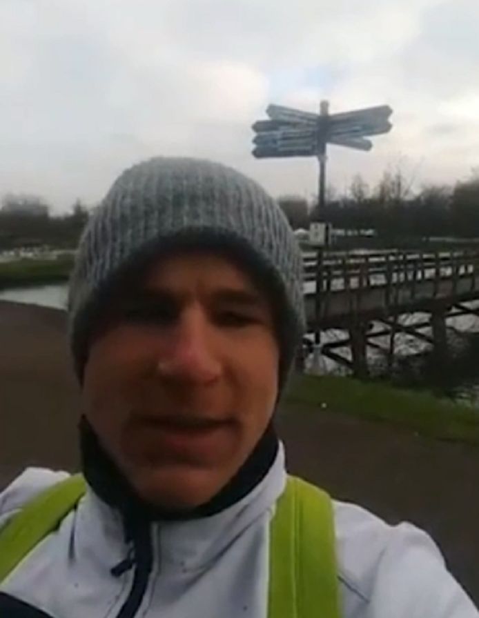 Guus fietst naar verkeerde locatie 'Music For Life': “Potverdikke, sta ...