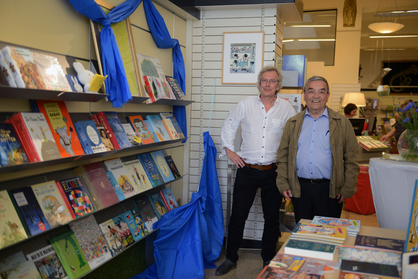 Oud-burgemeester Tobback onthult ‘muur van onsterfelijke boeken’ | Foto ... Oud-burgemeester Tobback onthult ‘muur van onsterfelijke boeken’ | Foto ...