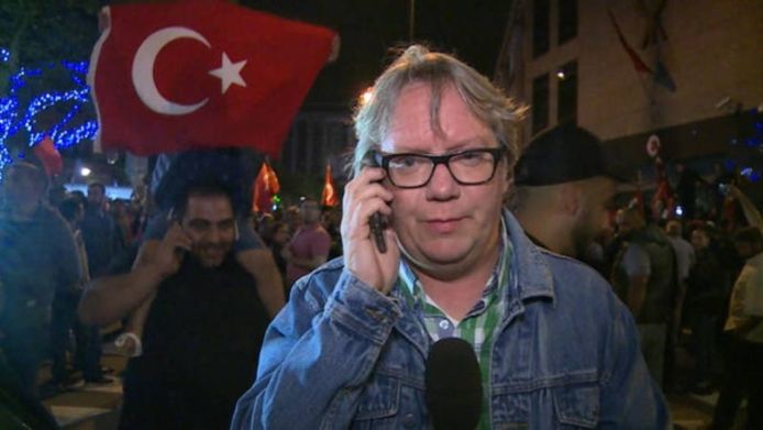 Rechtbank laat gegijzelde NOS-verslaggever Robert Bas vrij | Binnenland | AD.nl