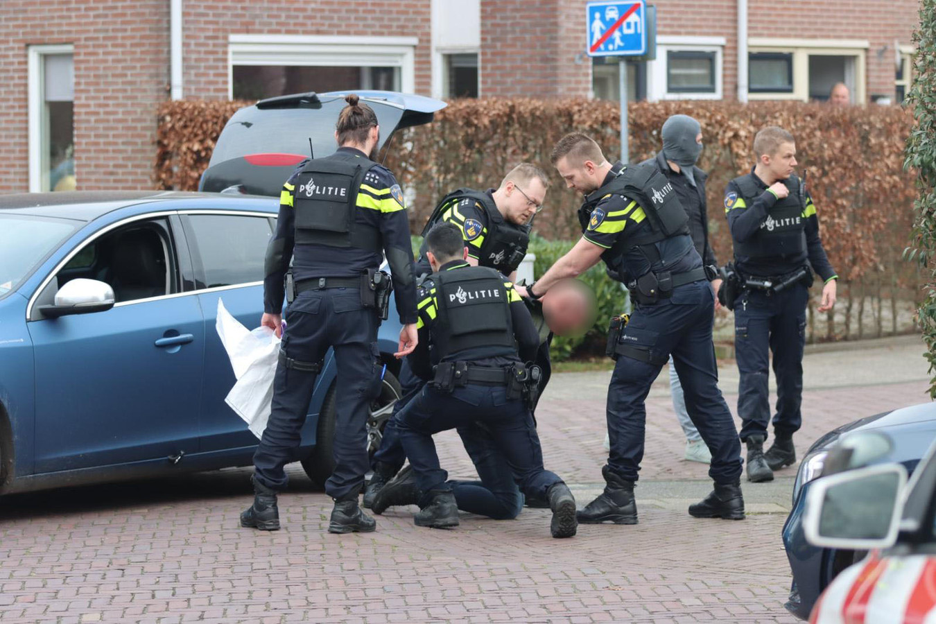 Moordlustige oud-commando schiet medebewoner dood en probeert collega ...