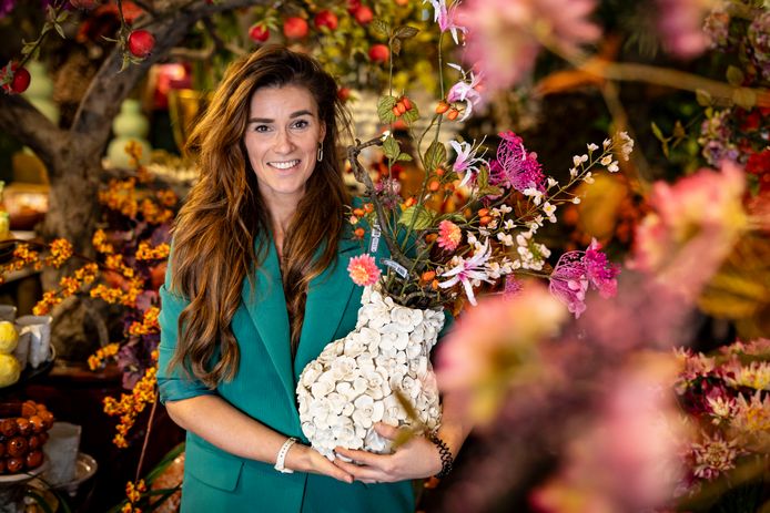 Van echte bloemen naar zijde, Lobke (32) gooide roer om en gaat wereld ...