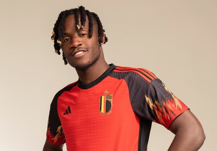 Les maillots des Diables pour le Mondial: des flammes sur les manches ...
