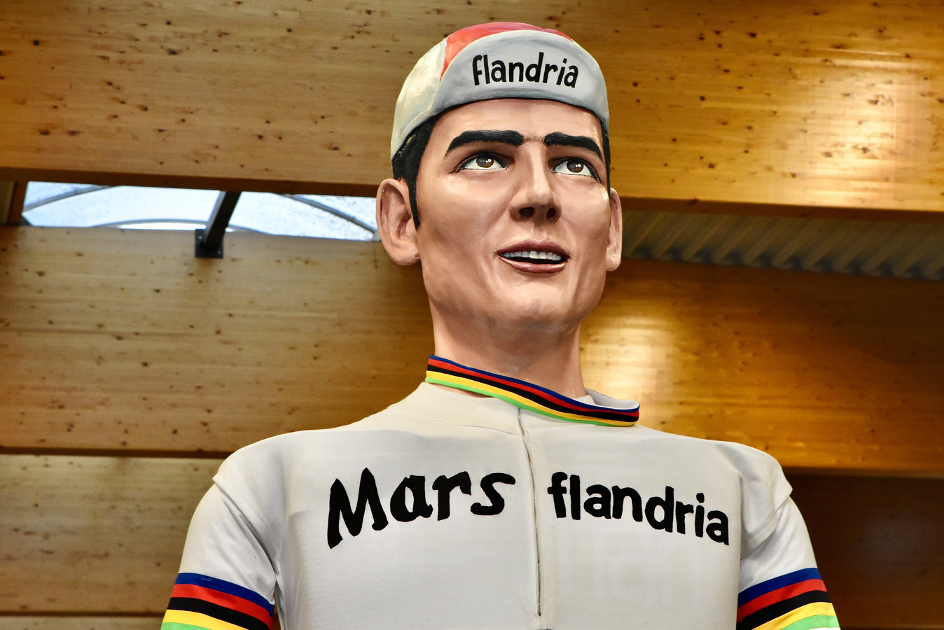 ‘Afgetrainde versie’ van reus ter ere van wielerlegende Jempi Monseré ...