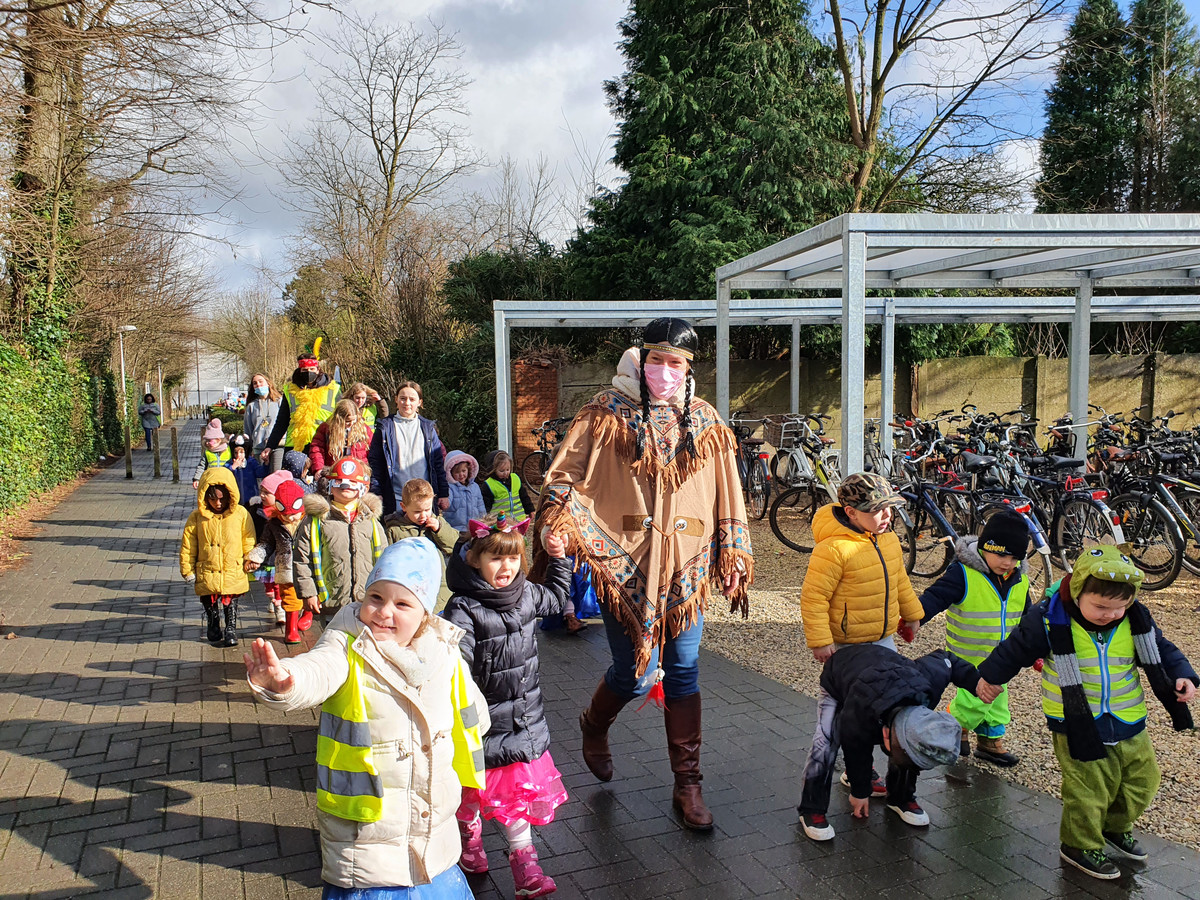 Robots, Edelhert, Radijsje en Cycloop: The Masked Singer was in heel ...