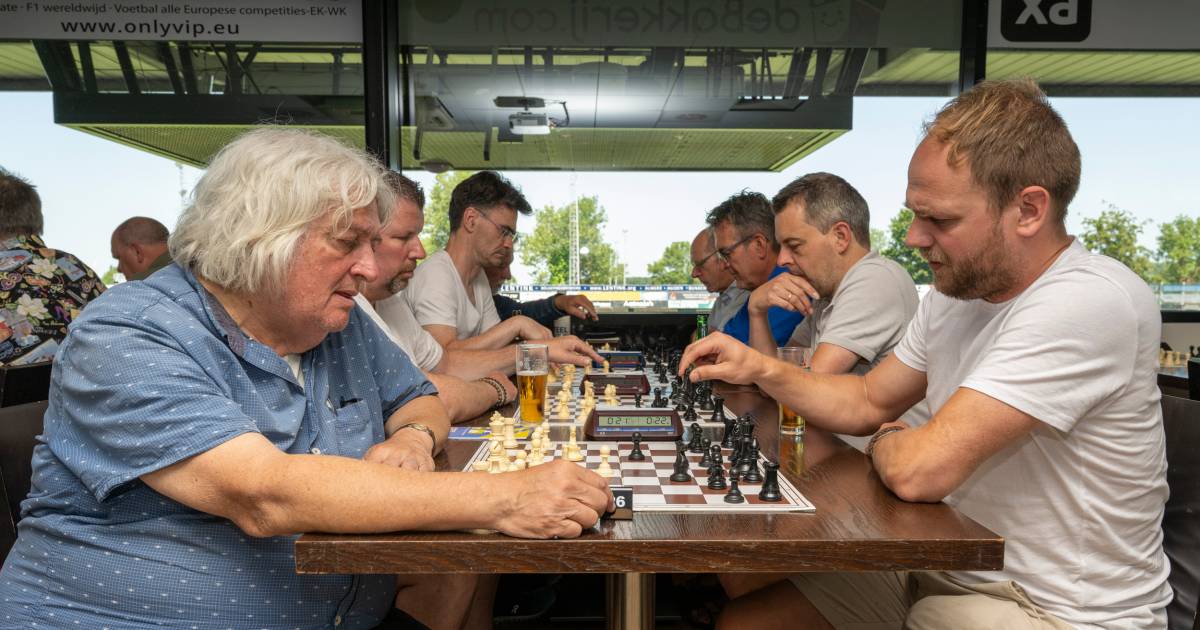 Schaakcomputer ‘Mephisto’ is iedereen te slim af op open toernooi, ook ...