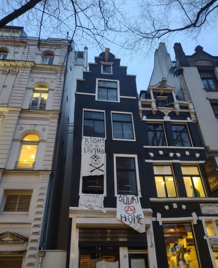 Pand van voormalige muziekwinkel Hampe gekraakt op het Spui | Amsterdam ...